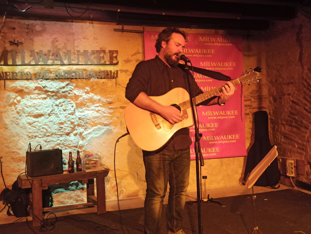 Crónica de Luis Moro en la Sala Milwaukee de El Puerto de Santa María (Cádiz) (28-11-25) - Rock ...